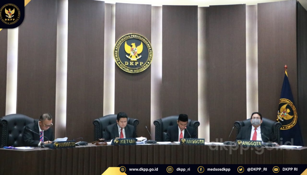 DKPP Berhentikan Ketua dan Kordiv Bawaslu Kota Bekasi Dari Jabatannya ... DKPP Berhentikan Ketua dan Kordiv Bawaslu Kota Bekasi Dari Jabatannya ...