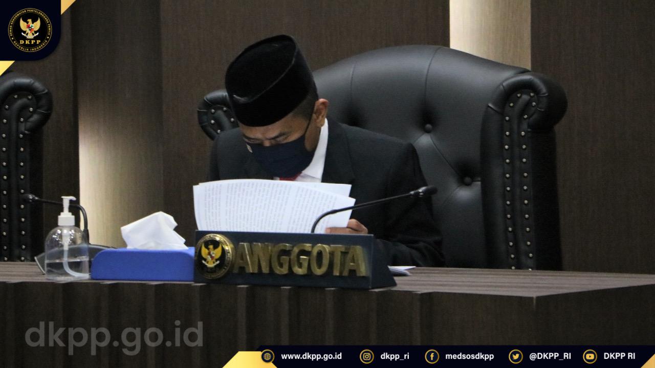 Terbitkan Surat Tidak Sesuai Hasil Pleno, DKPP Berhentikan Ketua KIP ... Terbitkan Surat Tidak Sesuai Hasil Pleno, DKPP Berhentikan Ketua KIP ...